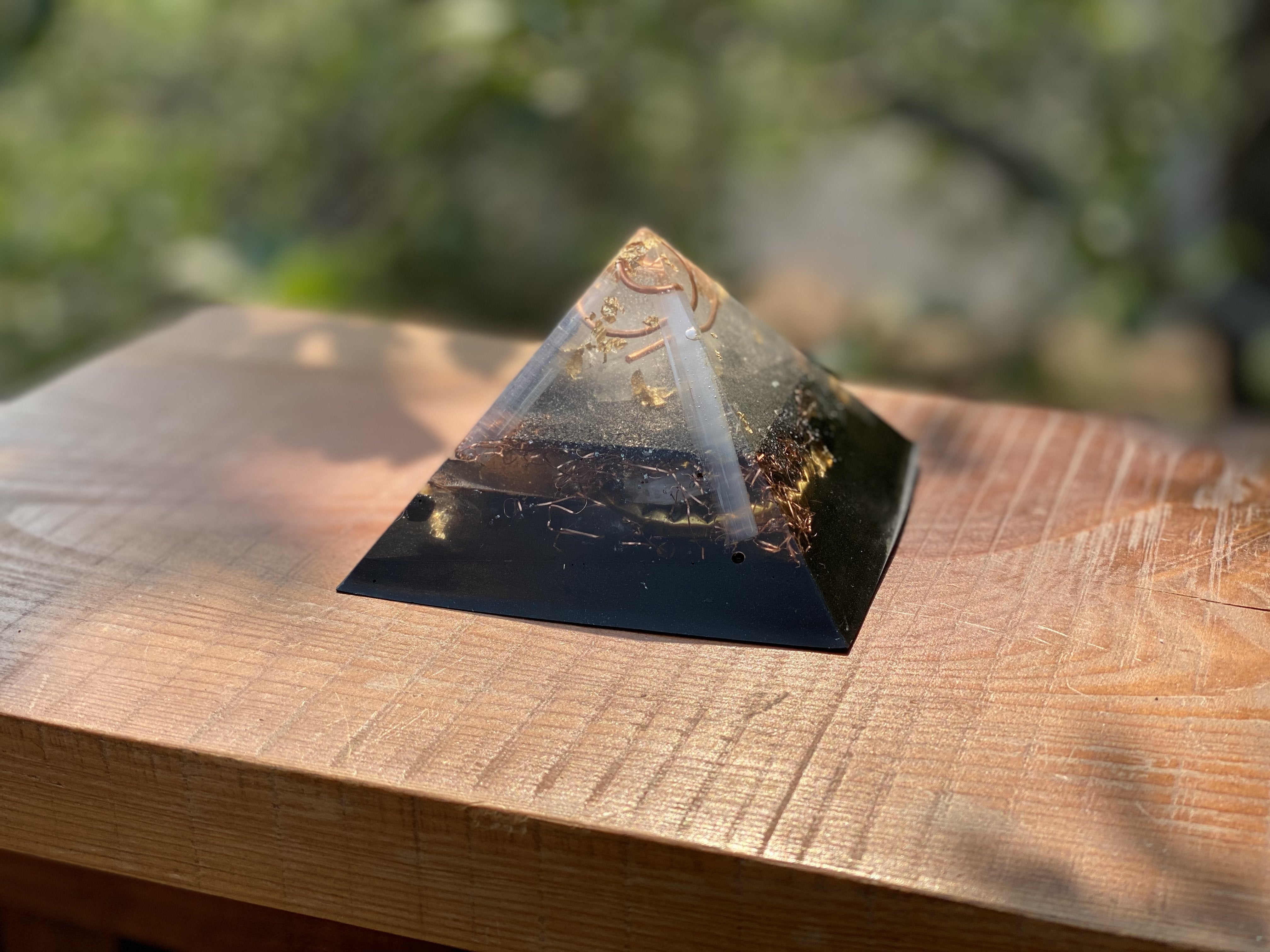 Nefertiti Medium Pyramid – OrAgonite