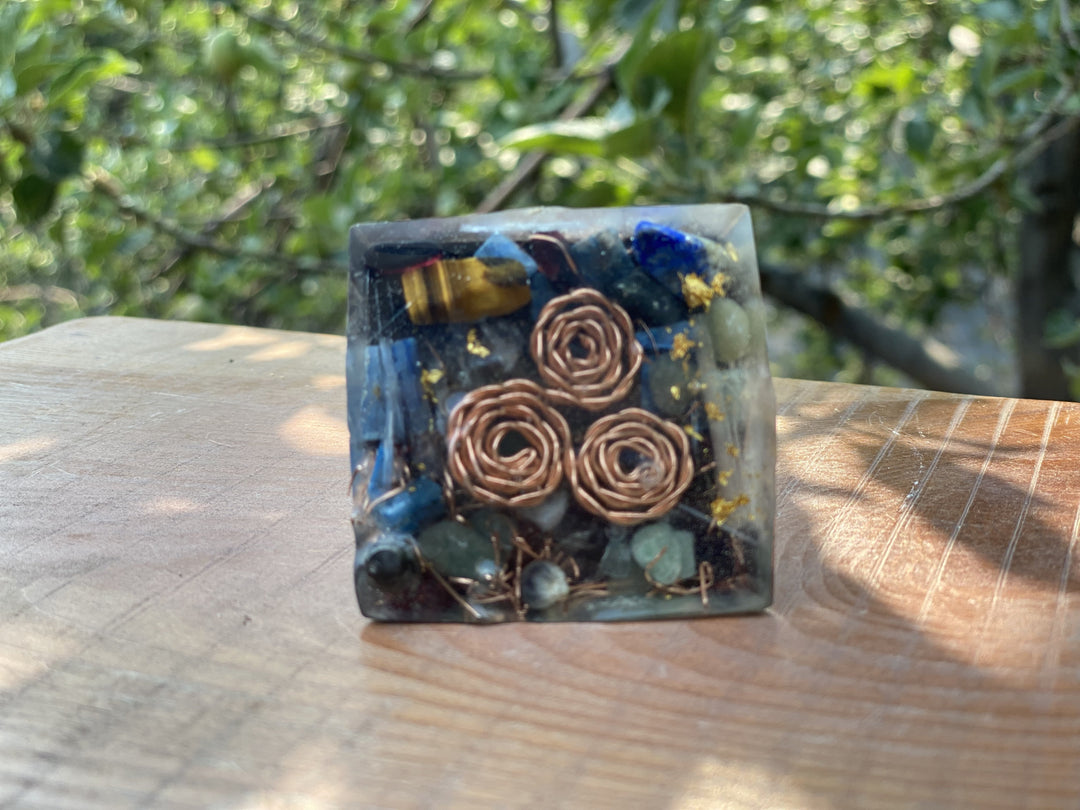 Small Black Triskelion Pyramid – OrAgonite